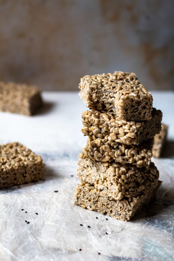 10-Minute Black Sesame Rice Krispie Treats - Cooking Therapy