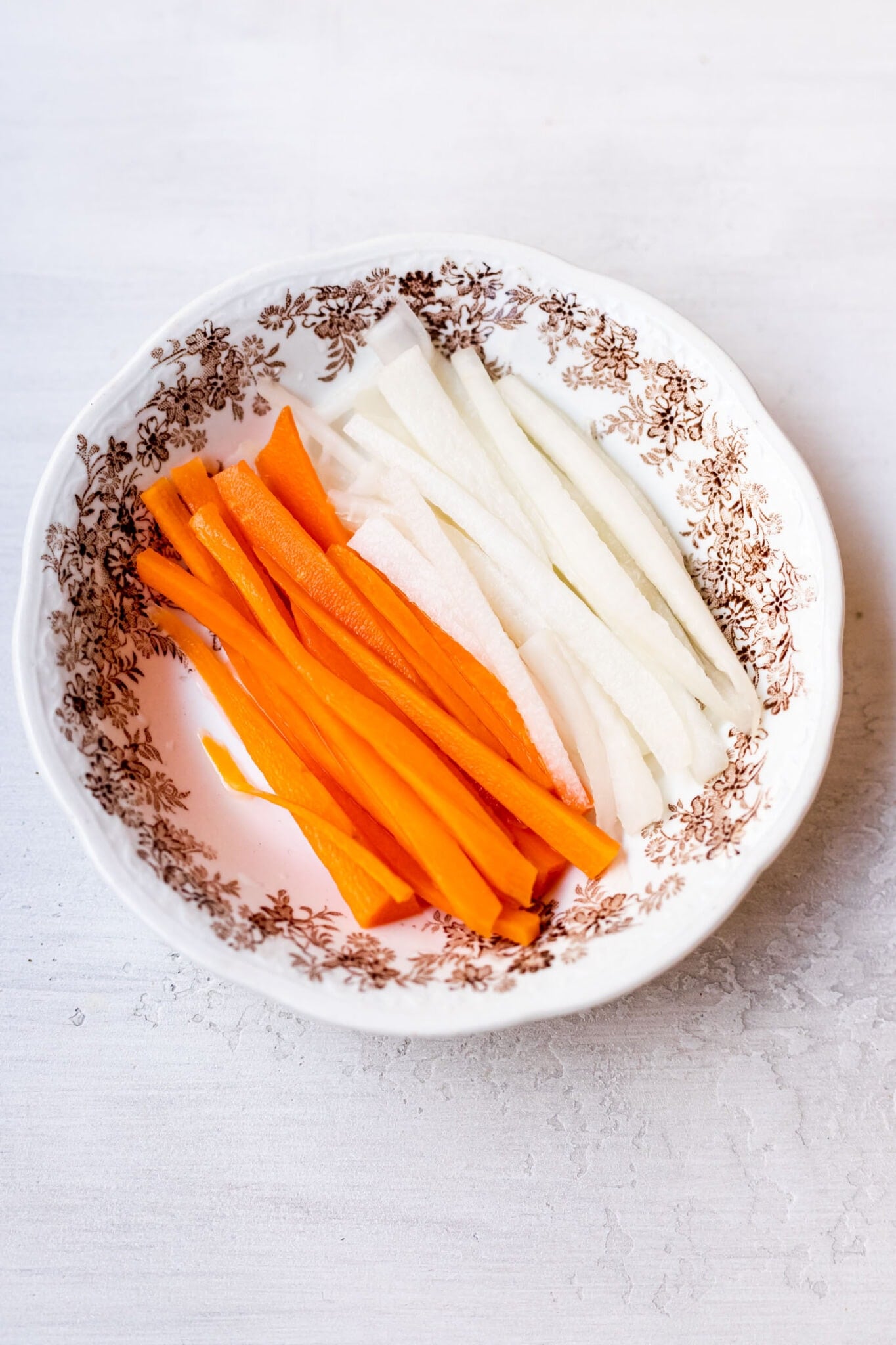 Traditional Vietnamese Pickled Carrots and Daikon (Do Chua) - Cooking ...