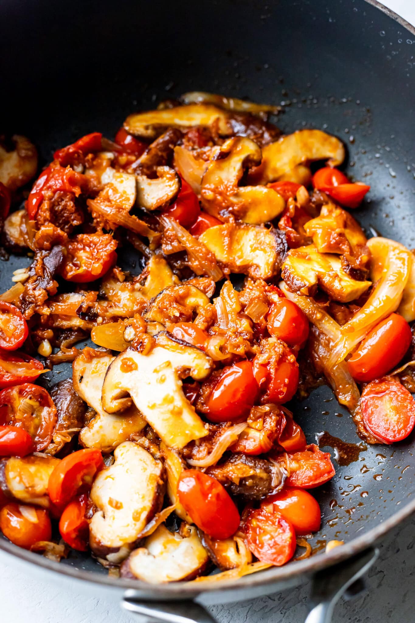 30-Minute Tom Yum Pasta - Cooking Therapy