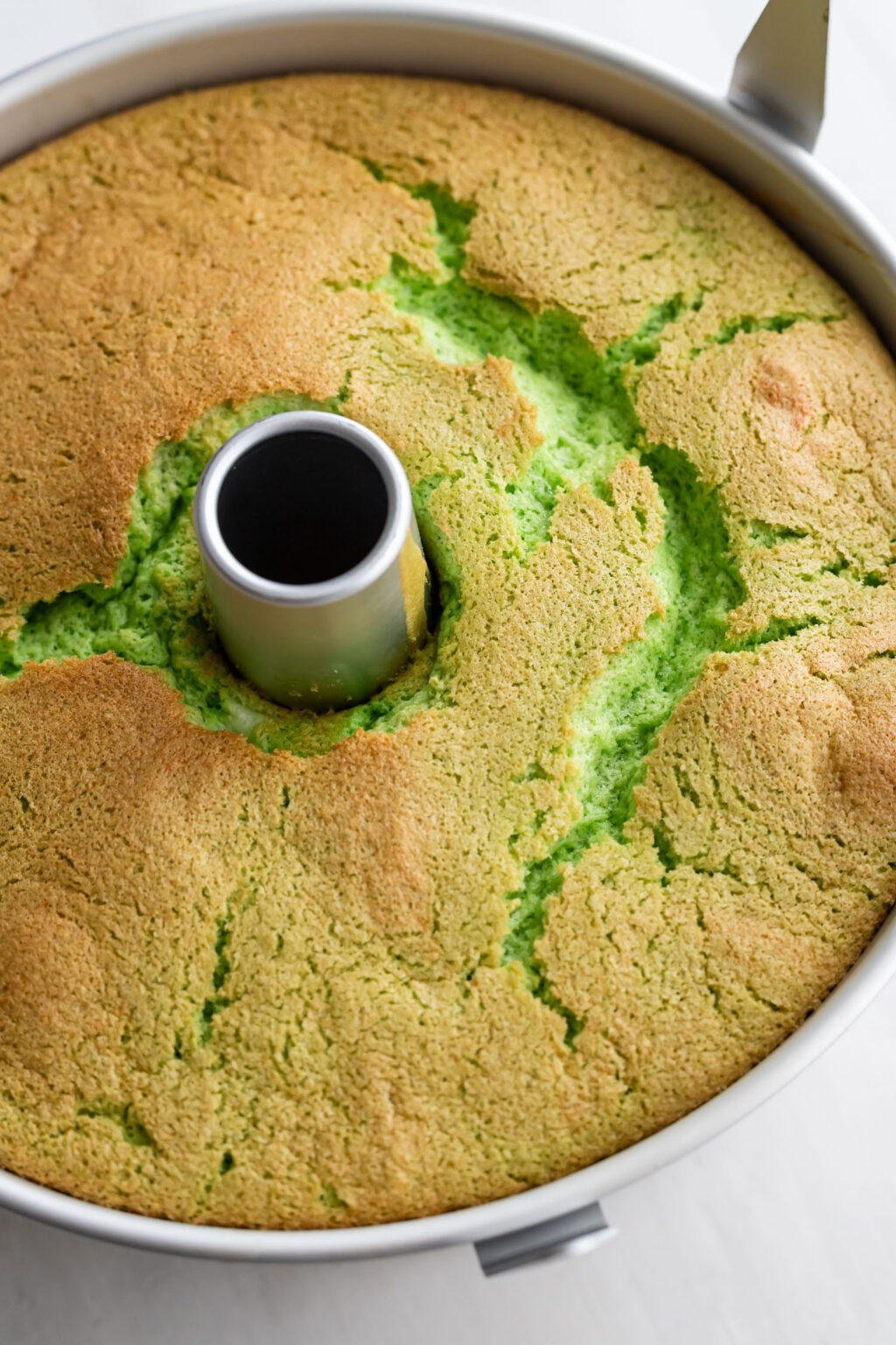 Fluffy Pandan Chiffon Cake (made with pandan leaves) - Cooking Therapy