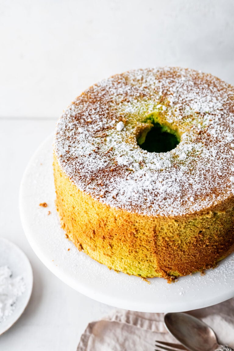 Fluffy Pandan Chiffon Cake (made with pandan leaves) - Cooking Therapy