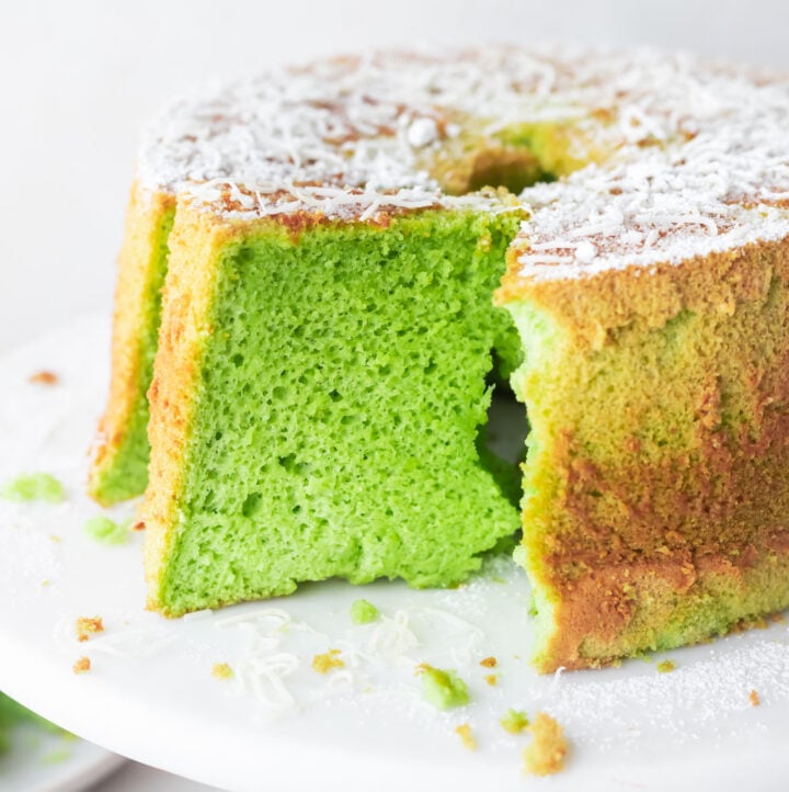 Fluffy Pandan Chiffon Cake (made with pandan leaves) - Cooking Therapy