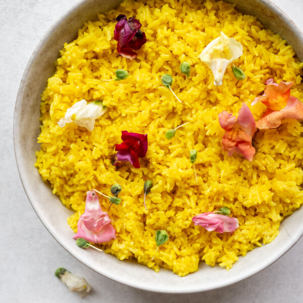 20-Minute Garlic Turmeric Rice - Cooking Therapy